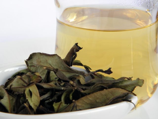 Fuding Bai Mu Dan/ Pai Mu Tan "Fehér bazsarózsa" kínai fehér tea - Tea ...